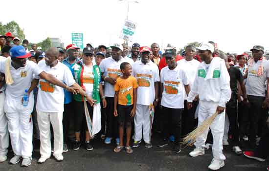 Gov Rauf Aregbesola (right), Prof. Yemi Osinbajo; Asiwaju Bola Ahmed ...