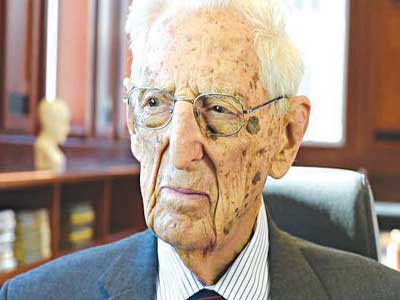 U.S. IVF pioneer dies aged 104 after helping to create more than five ...