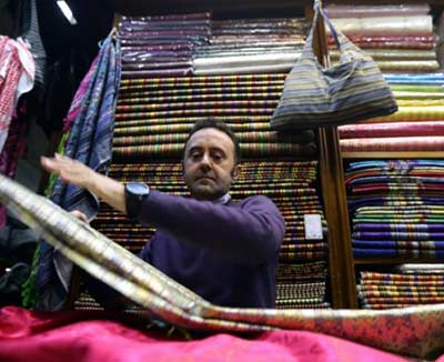 In old Damascus, war threatens Syrian handicrafts | The Guardian ...