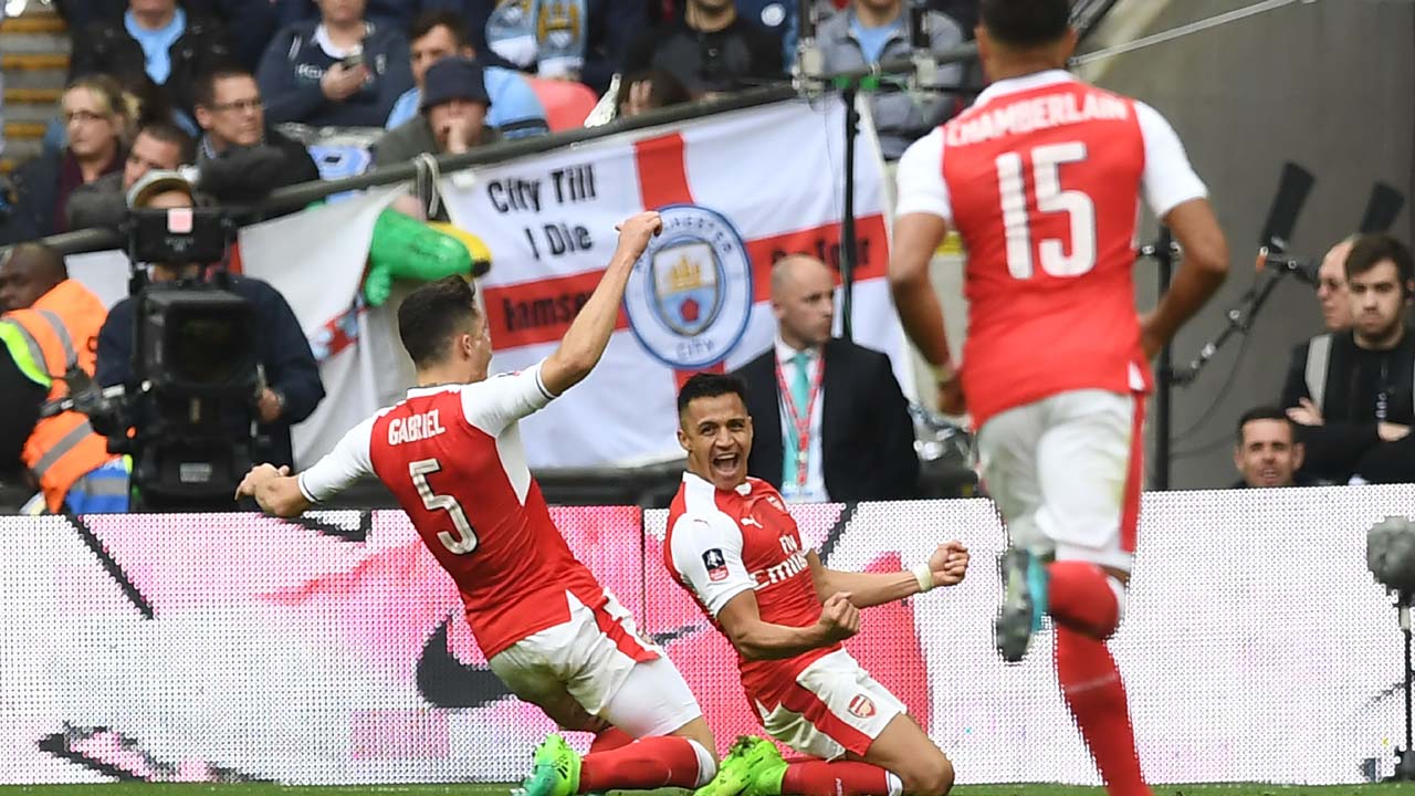 Sanchez caps Arsenal fightback, sets Chelsea final date | The Guardian ...