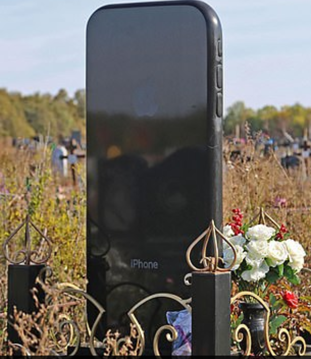 Tombstone In The Shape Of A Dead Woman's Favourite iPhone Erected Over ...