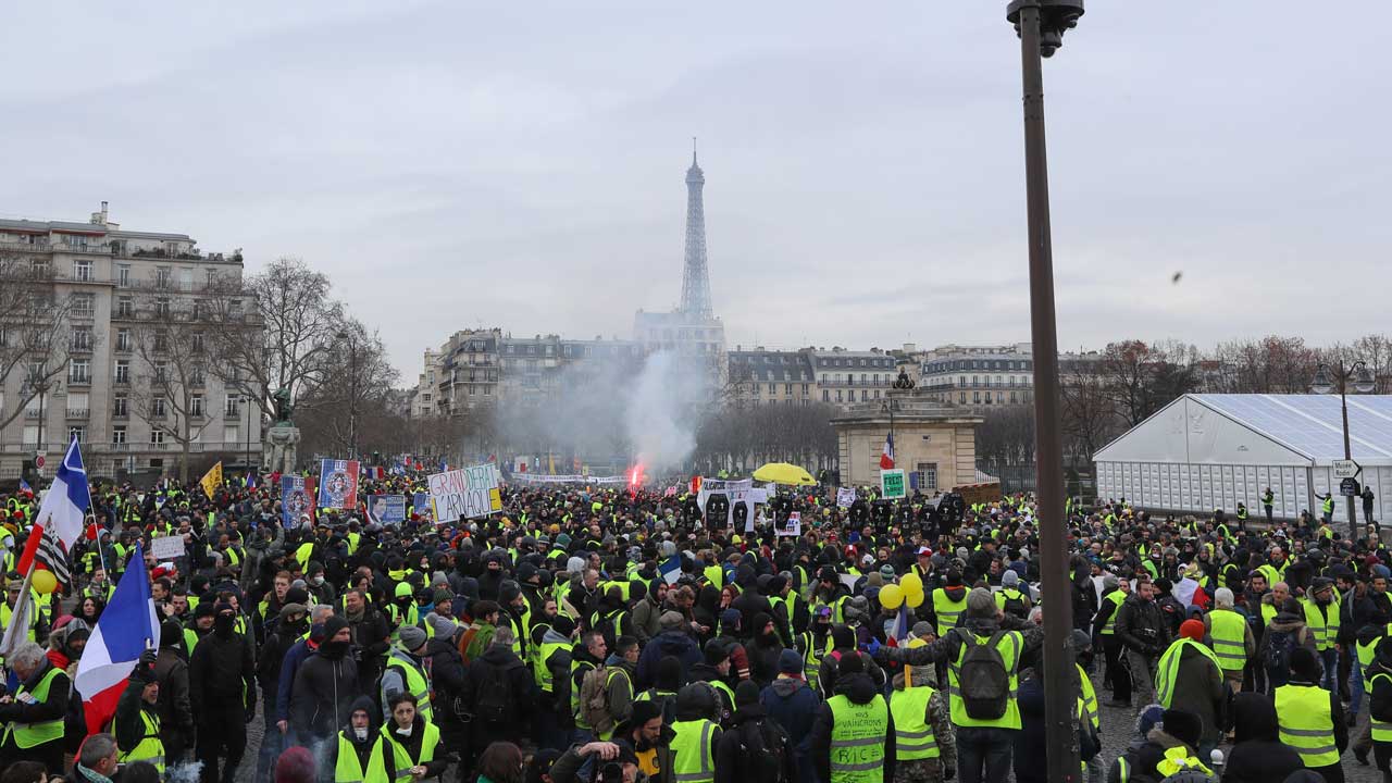 Macron's debate put to test as 'yellow vests' stage tenth protest | The ...
