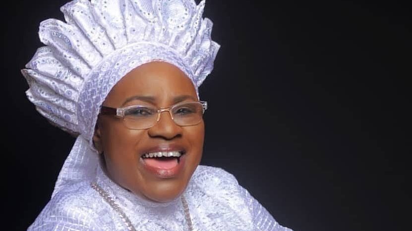 Iya Rainbow Prays For Nigeria At The Beach In White Garment