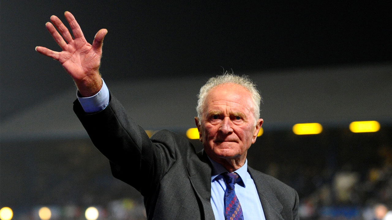 Munich air crash hero and goalkeeping great Gregg dies