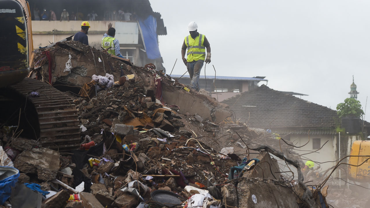 India rescuers pull 4-year-old survivor from collapsed building as toll ...