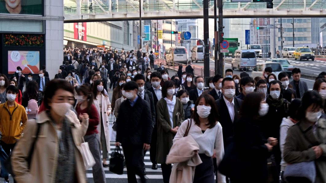 Japan on 'maximum alert' after record virus cases