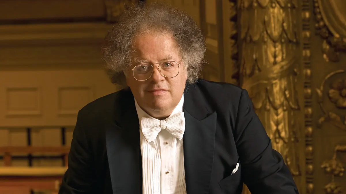 Longtime Met Opera Maestro James Levine Dead At 77