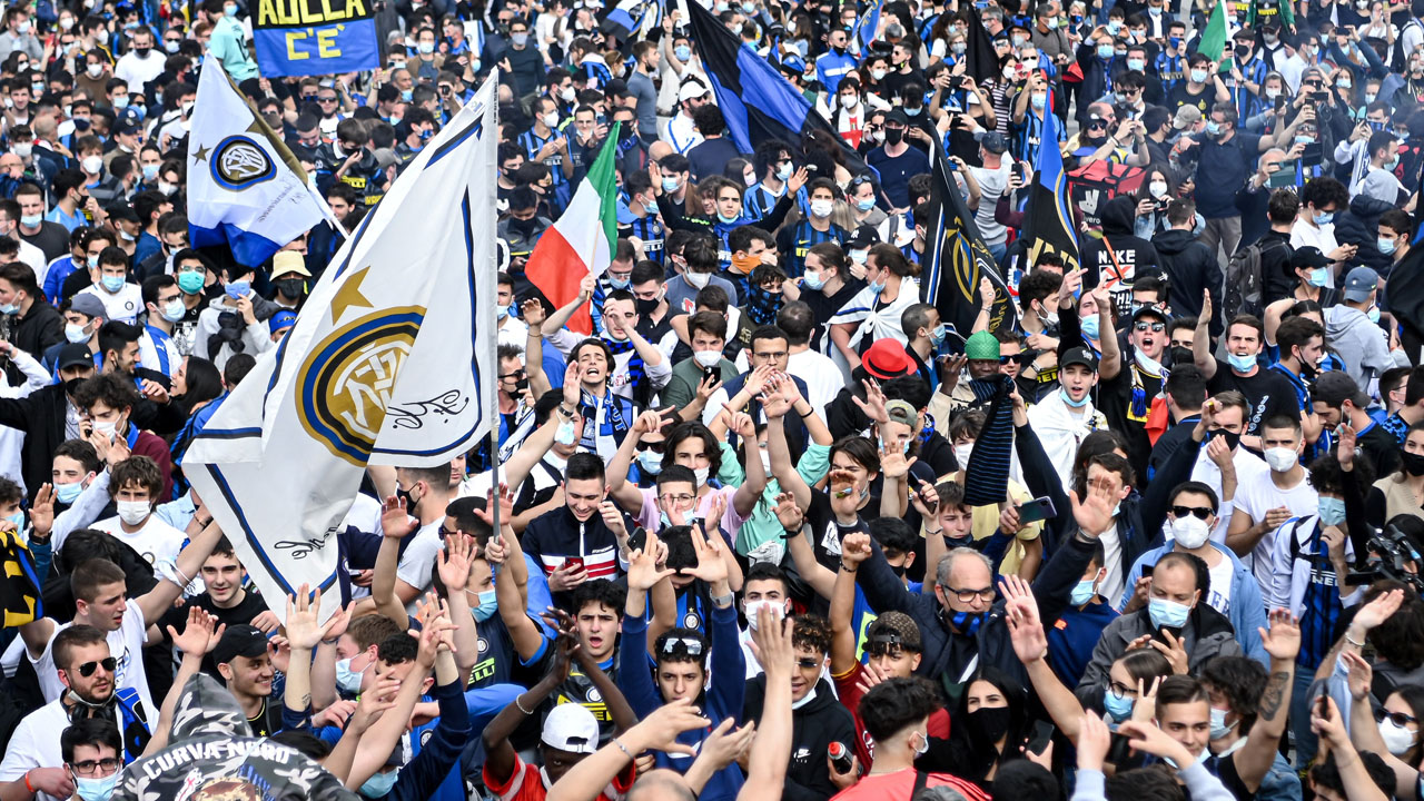 Inter fans party in Milan after 19th Serie A title triumph