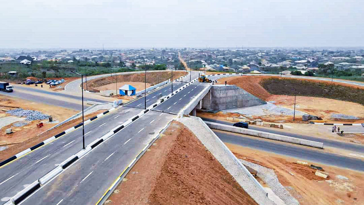 FG stops work on Sagamu-Iperu road