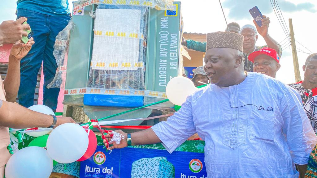 Adebutu promises to grant autonomy to councils, donates transformers ...
