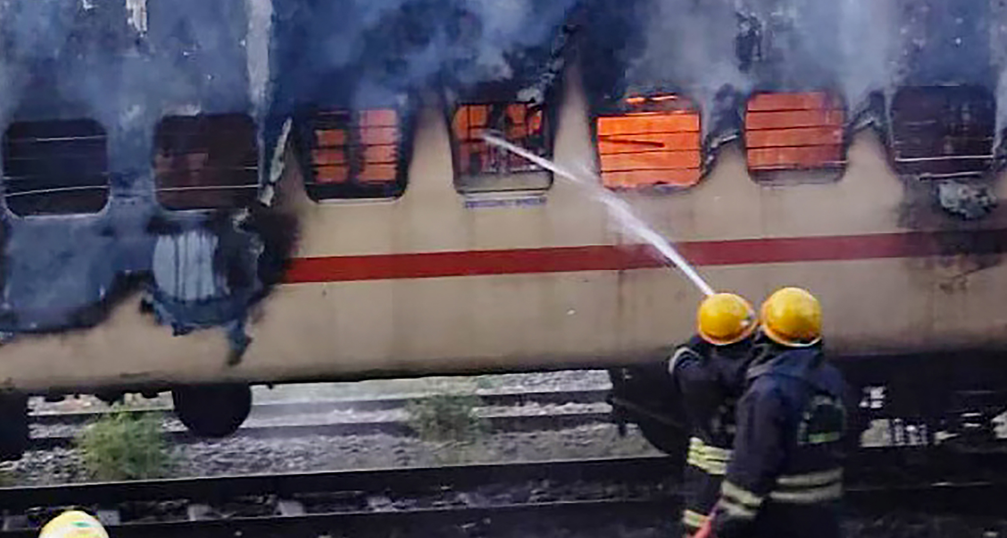 Nine killed in Indian train coach fire