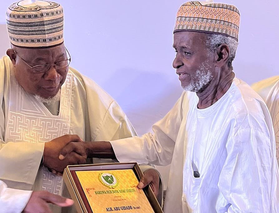 Barewa Old Boys Association honours 'Incorruptible' ex-minister Abu ...