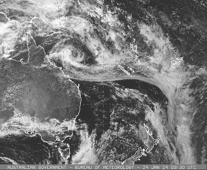 Cyclone Kirrily to make landfall in northeast Australia