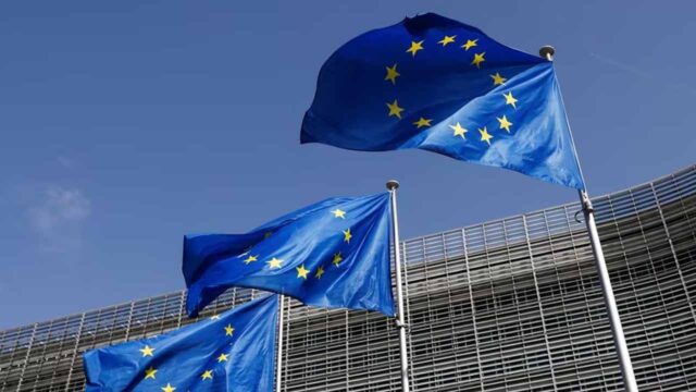 Trump threatens tariffs if EU doesn't buy more oil, gas
