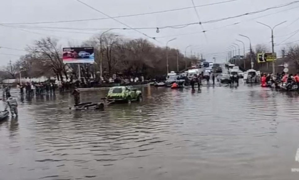 Russian flood situation 'critical' in Orsk after burst dam