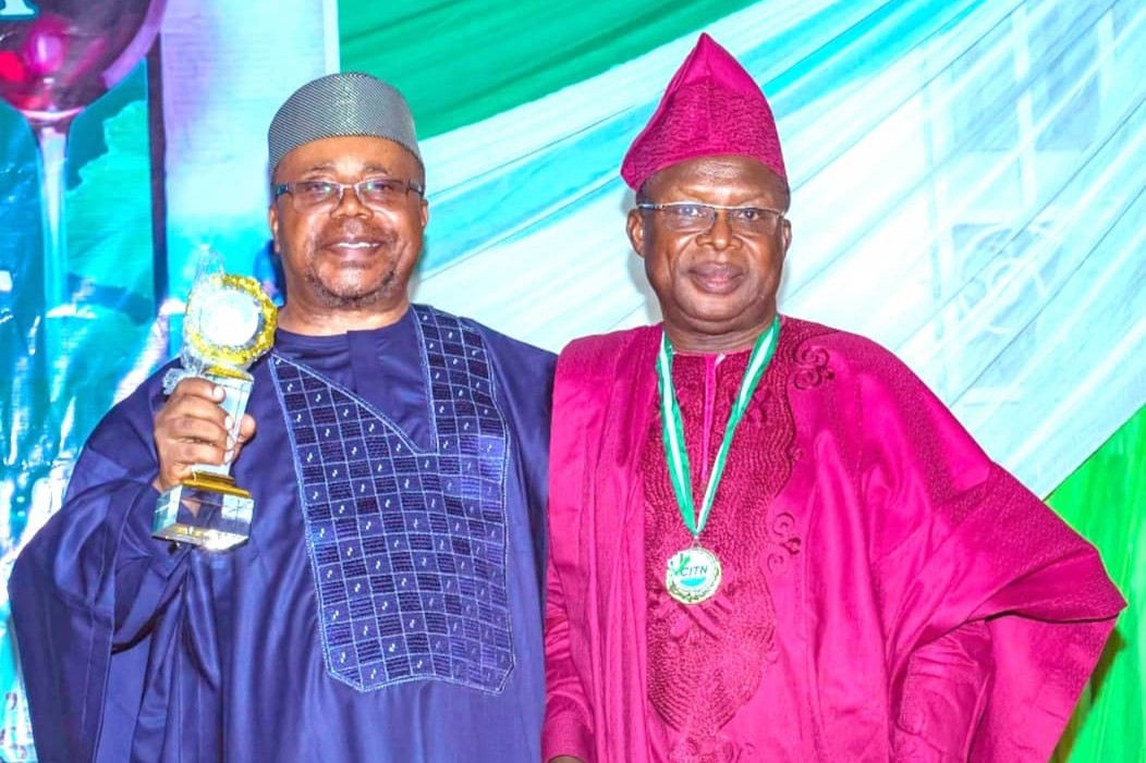 Former Minister Umana Umana honoured at CITN Uyo dinner
