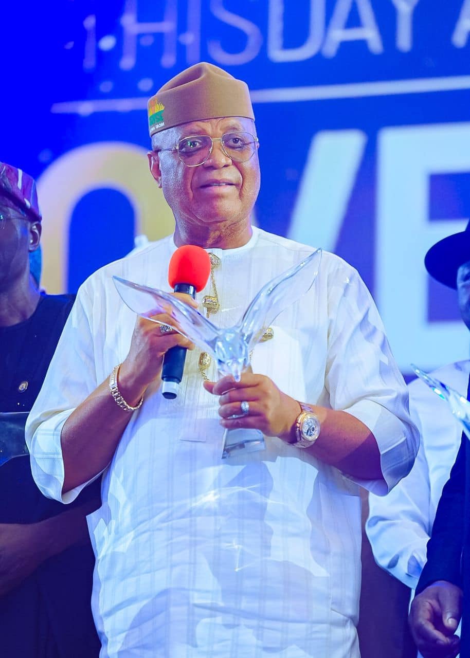 Umo Eno dedicates Governor of the Year award to past leaders