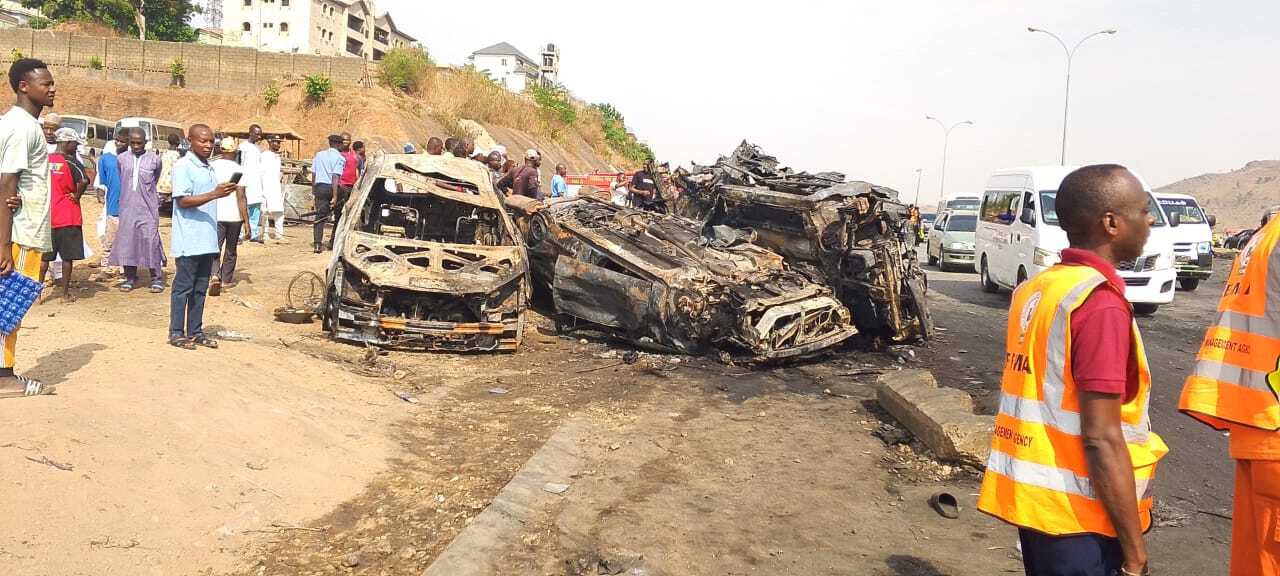 [PHOTOS] Scenes of destruction: Aftermath of Abuja-Keffi Expressway ...
