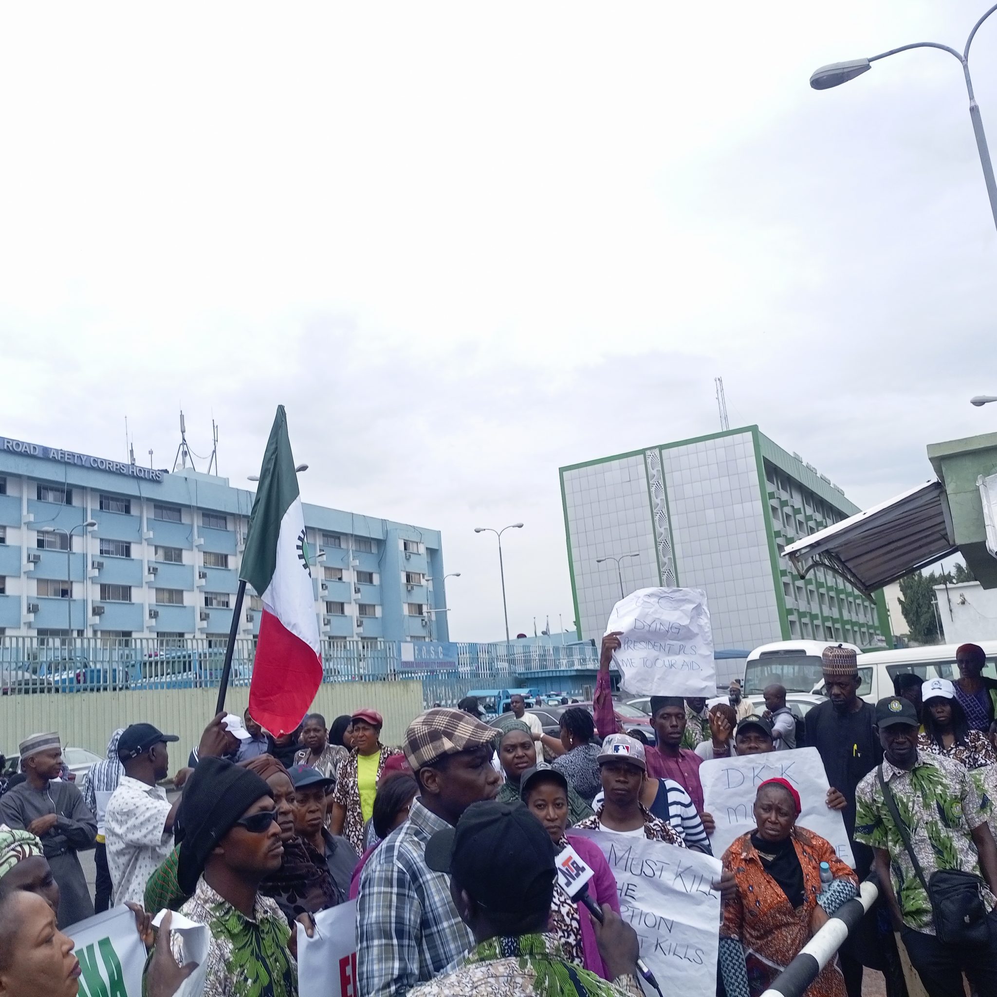 FCC staff protest, demand chairman's sacking