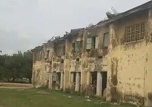 In Pictures: Shocking state of Abuja school with cracked walls ...