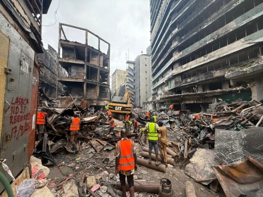 Lagos fire: Emergency workers fight blaze as govt threatens to pull ...