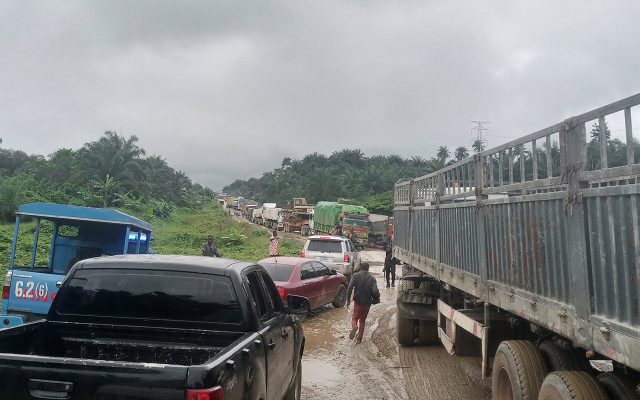 Commuters stranded for days on collapsed Calabar-Itu Road, demand ...
