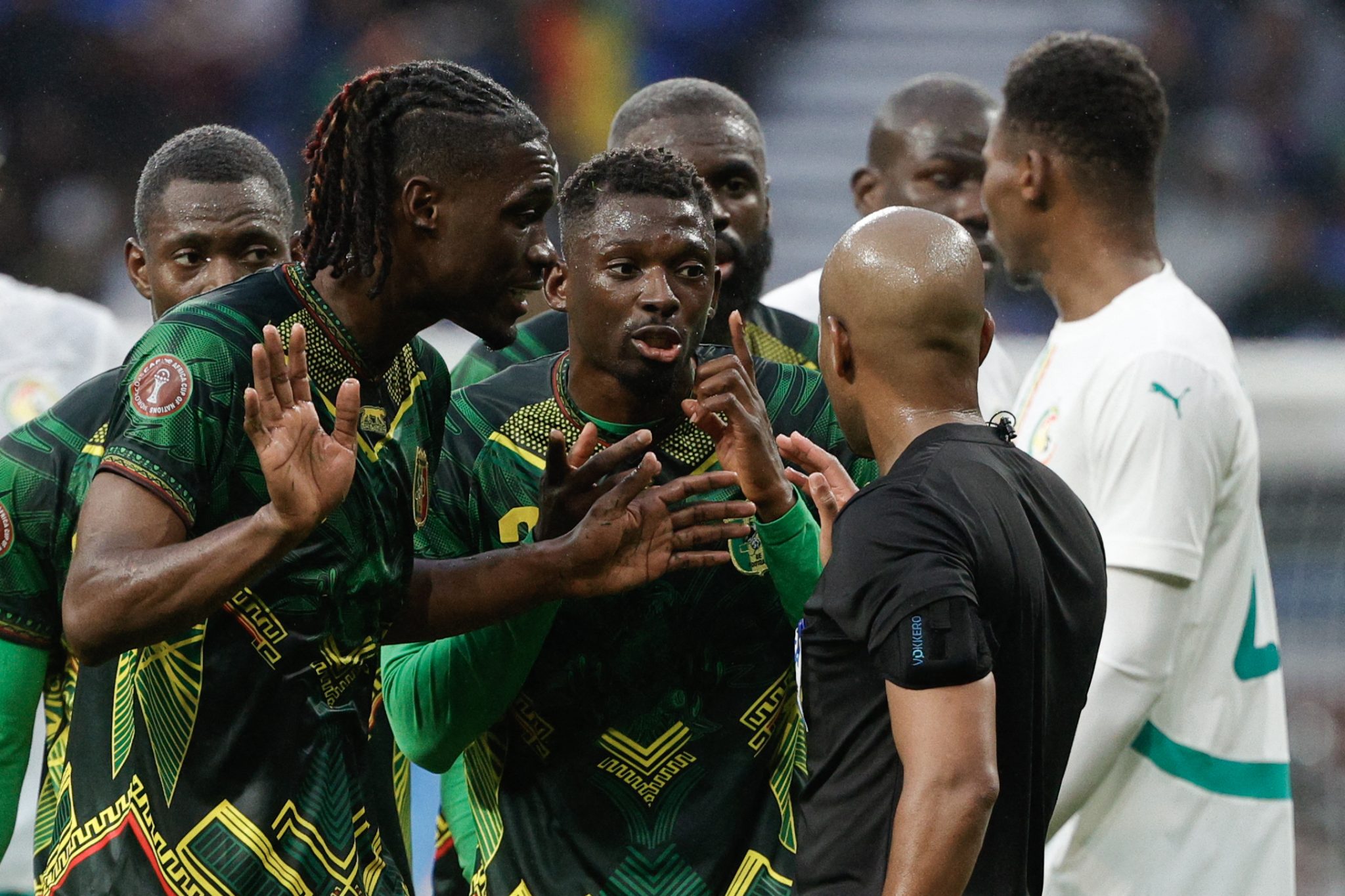 Ndiaye's strike sends Senegal into AFCON semi-finals after Mali red card