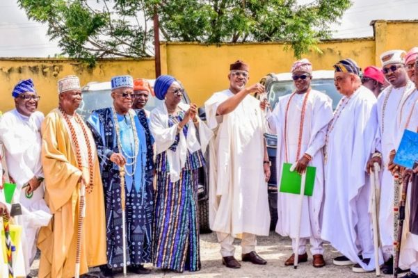 Abiodun rolls out 40 SUVs for Ogun monarchs